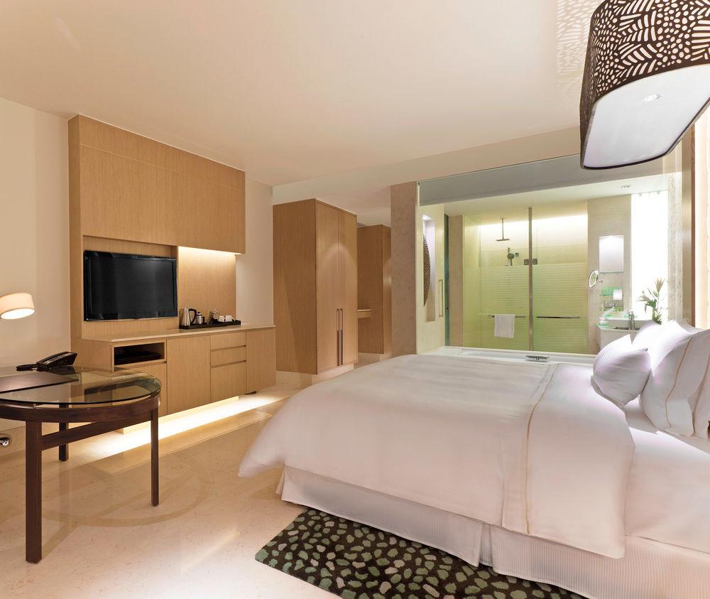 HOTEL WESTIN GURGAON NEW DELHI | ⋆⋆⋆⋆⋆ | INDIA | SEASON DEALS FROM $294